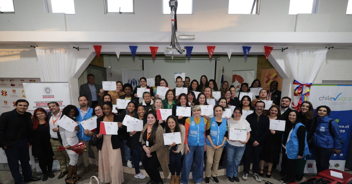 Chile: Más de 60 personas certifican sus competencias para impulsar su ...